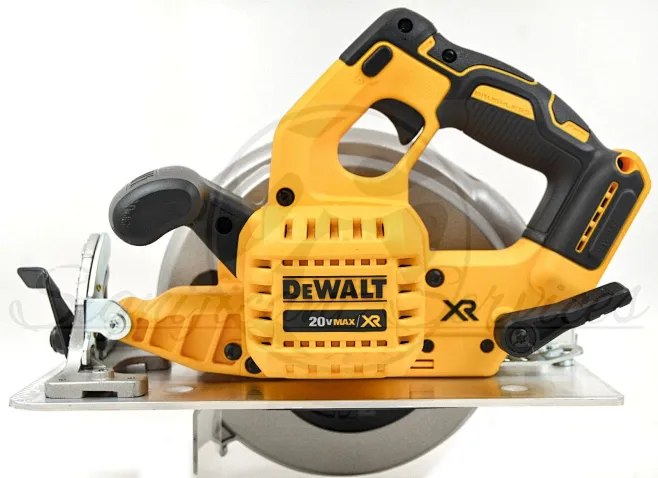 DEWALT 20V MAX 7-1/4 in. Cordless Circular Saw DCS570B New 885911489355 ...