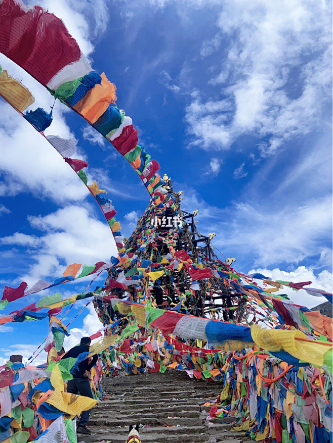 西藏自驾318第一站，折多山 : 今天运气挺好的，在上折多山的环山路时都是厚厚的云，一点蓝天都看不到，上到山顶云就散开了，完完整整的看了一次折 ...