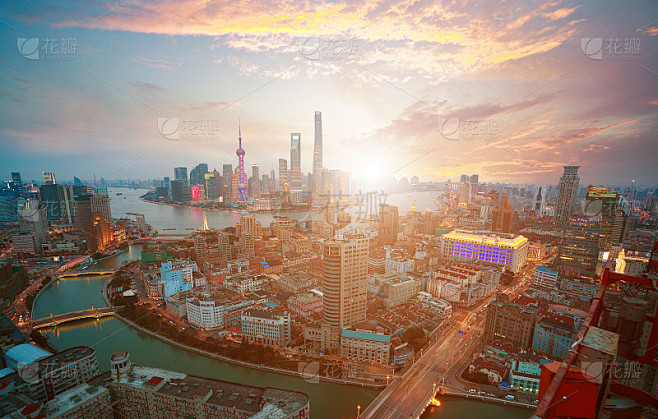 航拍上海外滩日出天际线