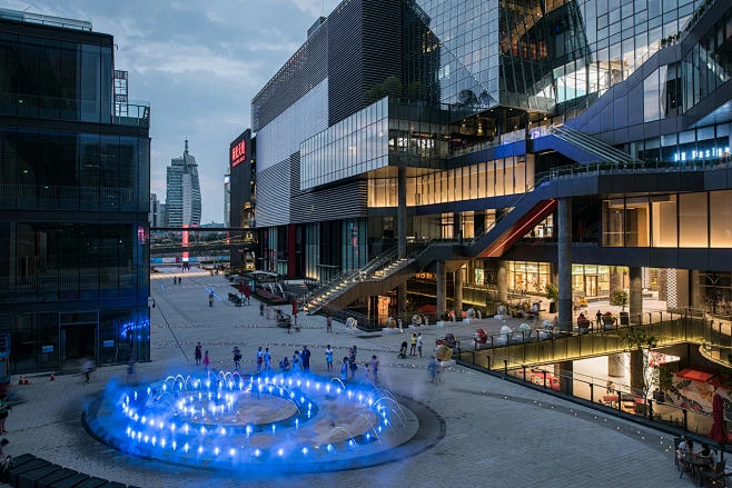 SHINKONG-PLACE · Chongqing 重庆 · 新光天地 素水设计 广场喷泉 旱喷 商业街水景 喷泉 互动旱喷-花瓣网