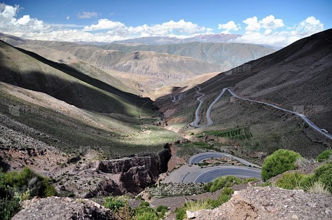 从海拔4170米的De la Puma隘口降落到Purmamarca的2324素材-花瓣网