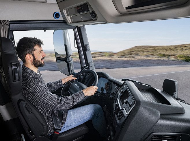 New_IVECO_S-WAY_Cad_Driver_1_low