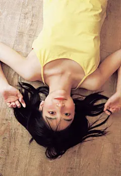 [MSLASS梦丝女神]NO.074 9分颜值 璇璇2 灰色卫衣与白色短裙加肉色丝袜美腿性感私房写真集 第11页_娱乐吧-花瓣网