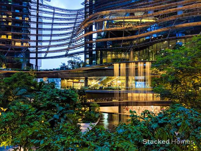 marina-one-residences-waterfall-night-view