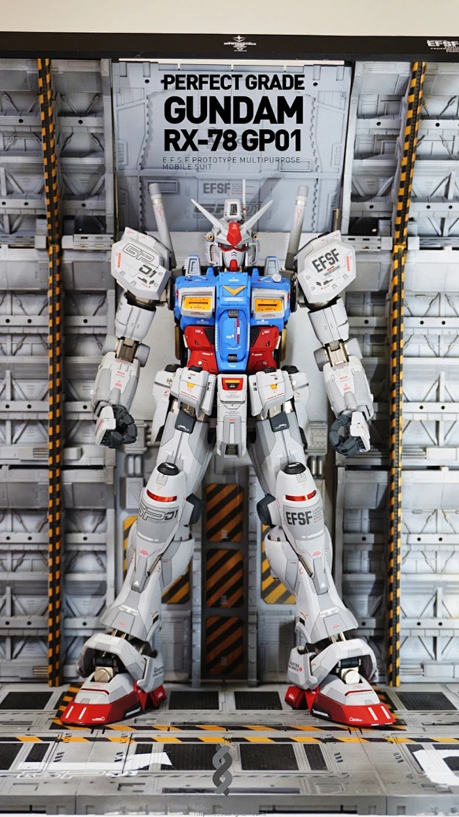 PG 1/60 RX-78/fb Gundam GP01 + Custom Mechanical Chain Base ...