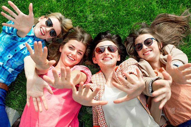 女朋友学习和呕吐的乐趣素材-花瓣网