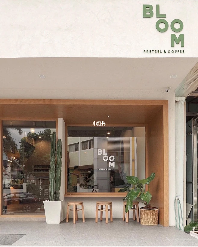 BLOOM : 店名：BLOOM 位置：#泰国 —— 这是一家咖啡甜品店铺。 店铺风格为木质风。 提供咖啡和甜点。-花瓣网
