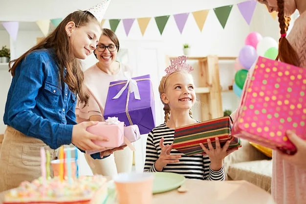 children-giving-birthday-gifts_236854-14400.jpg (626×417)-花瓣网