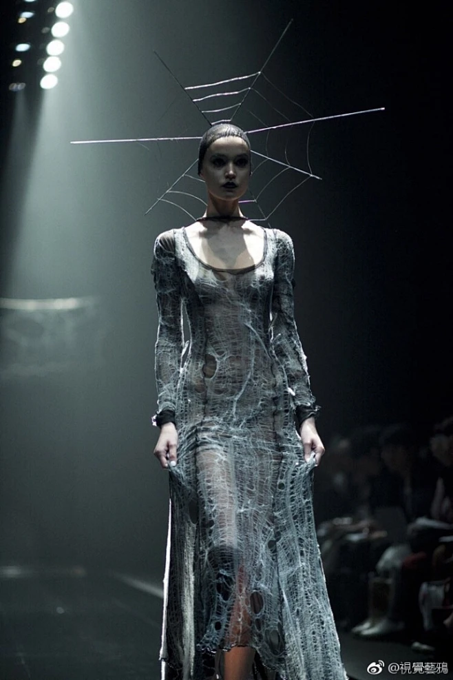 Alice Auaa -花瓣网