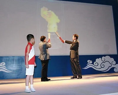 启动仪式：实物+大屏-花瓣网