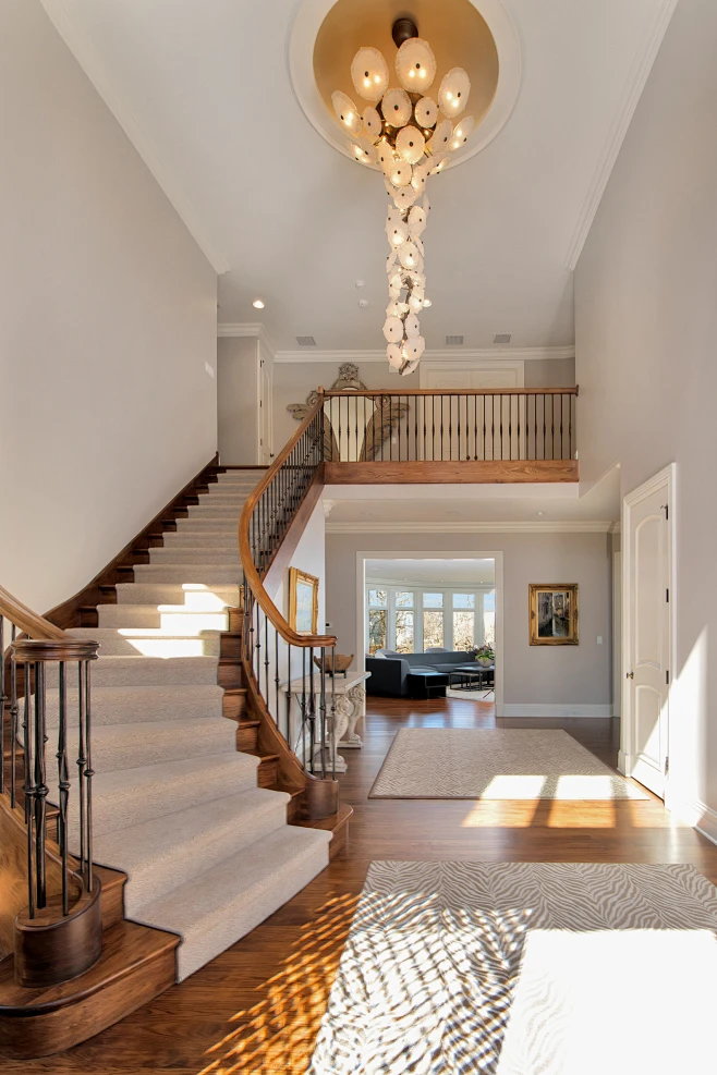Staircase - mid-sized traditional carpeted curved staircase idea in ...
