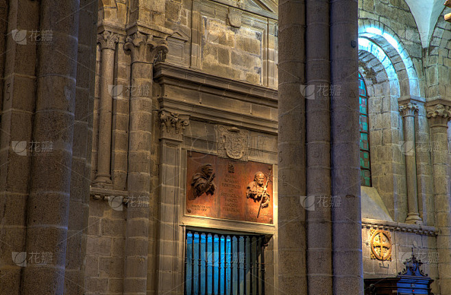 圣地亚哥德孔波斯特拉大教堂内部