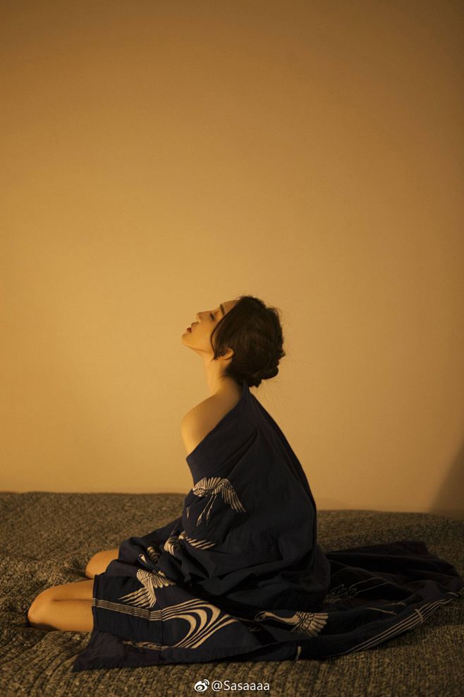 女性跪姿照片人体结构参考来自cgbook.cn (453)