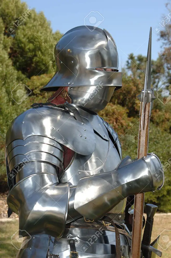 7057522-medium-side-shot-of-a-15th-century-english-knight-in-armour ...