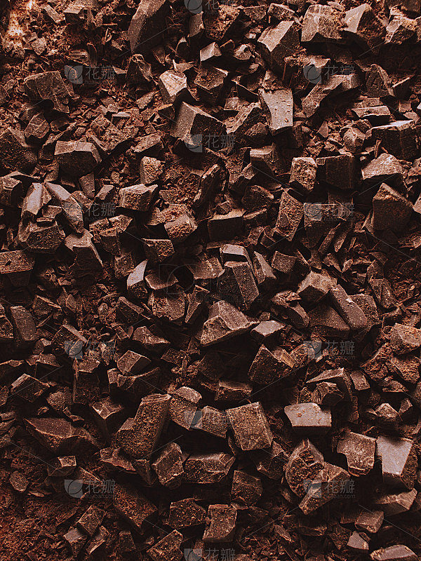 黑巧克力质地碎。