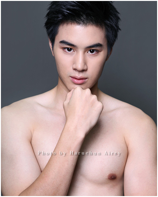 肌肉男照片人体结构参考来自cgbook.cn (1517)