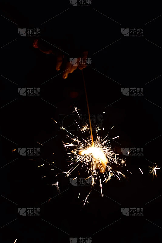 手持烟花素材-花瓣网