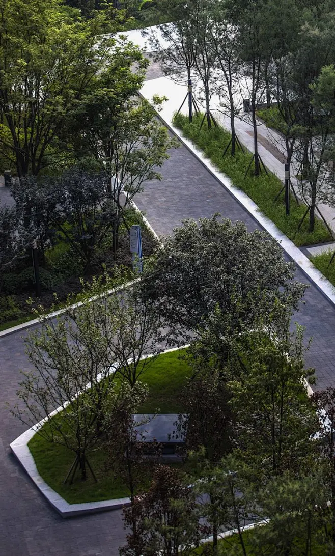 重庆C城广告产业园办公景观-11 设计师_杨帆 微博：杨帆_fyyf-花瓣网