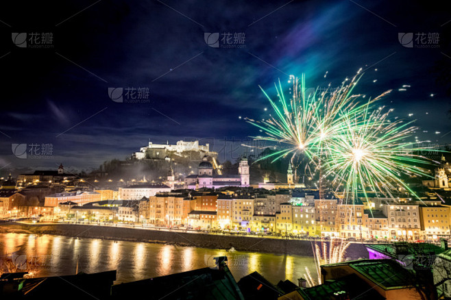 New Year’s Eve: Magical firework over the old city of Salzburg