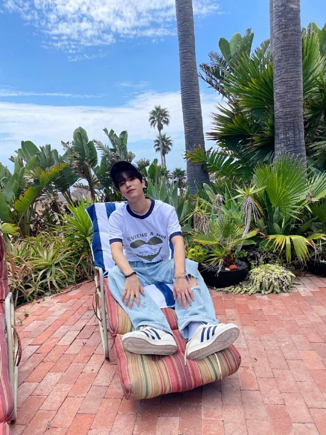 【Twi】Stray Kids "Time Out" SKZ Time Out Talk Room & M/V PICS 2/2，感谢麋鹿为粉丝们准备的礼物~ straykids超话 -花瓣网