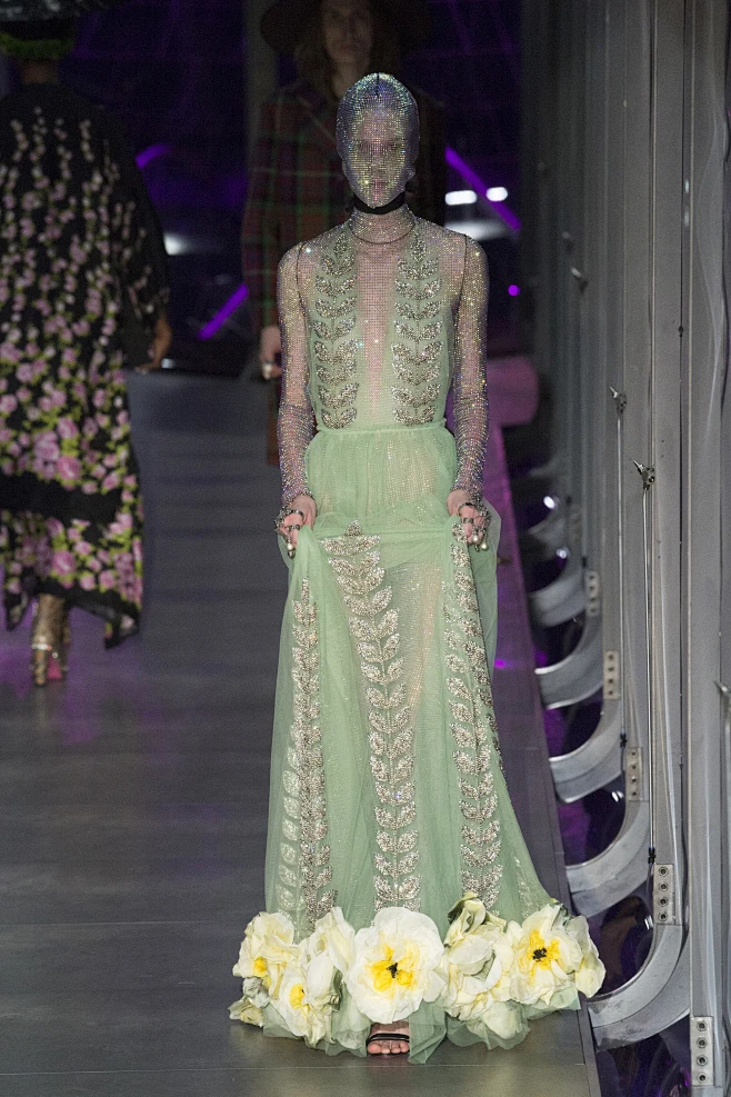 Gucci Fall 2017 Ready-to-Wear Fashion Show : The complete Gucci Fall ...